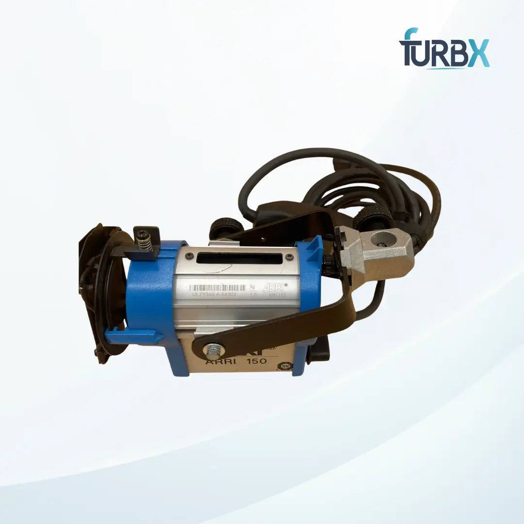 ARRI 150W Tungsten Fresnel Light With barn doors – FurbX